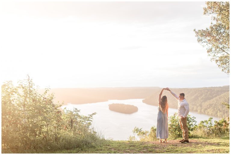 Sunset Pinnacle Overlook Engagement Session - heathermariephoto.com