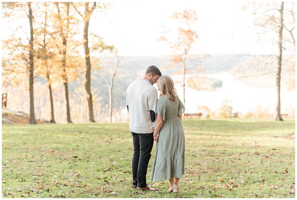 Dreamy Pinnacle Point Overlook Engagement Session